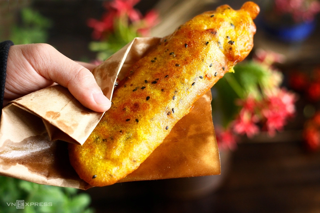 Vietnam’s fried bananas, banh cam doughnut make global 100 best sweets ...